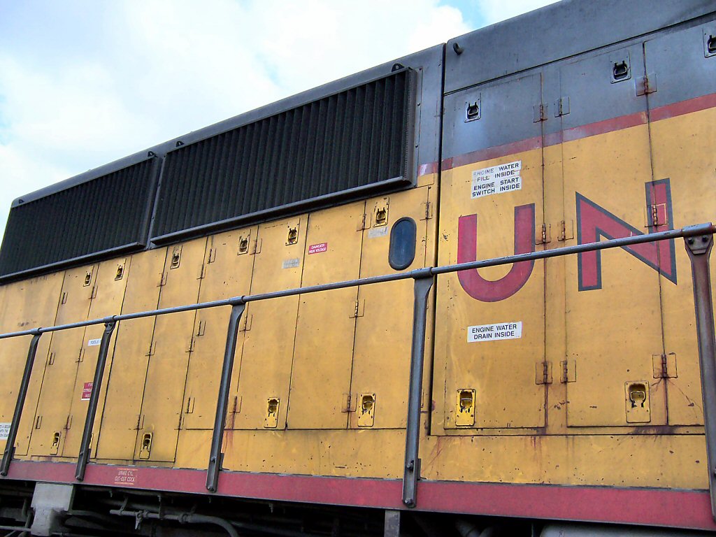 UP 2231 radiator / side closeup